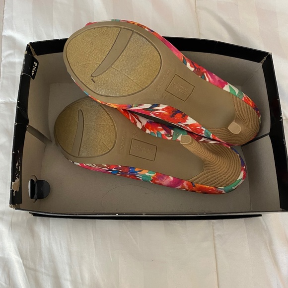 Christian Siriano | Shoes | Flower Pattern Heels | Poshmark